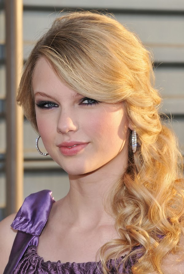 Female Singers: Taylor Swift pictures gallery (17)