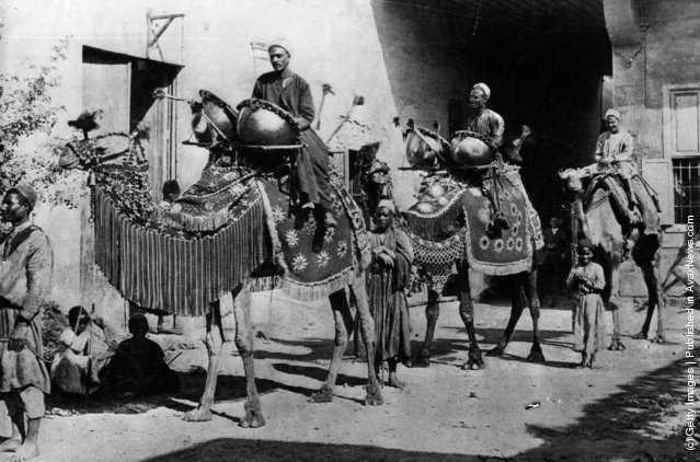 20 Interesting Vintage Photos Capture Daily Life in Cairo From the Late ...