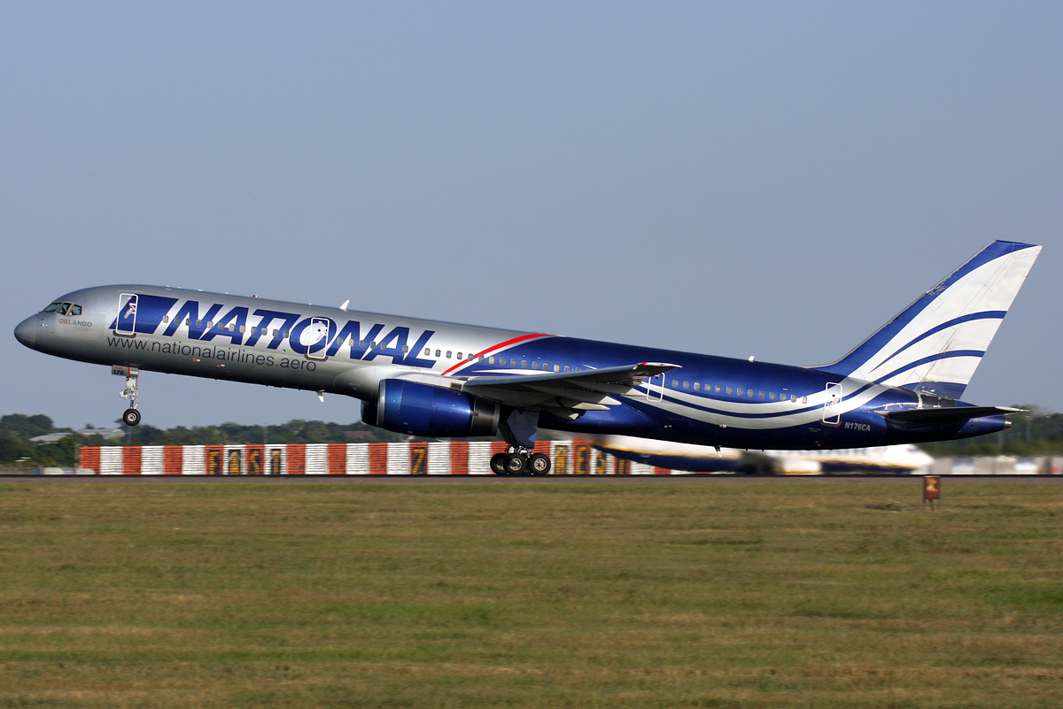 WORLD AIRCRAFT IMAGES by Terry Wade: N176CA B752 NCR EGSS (London ...