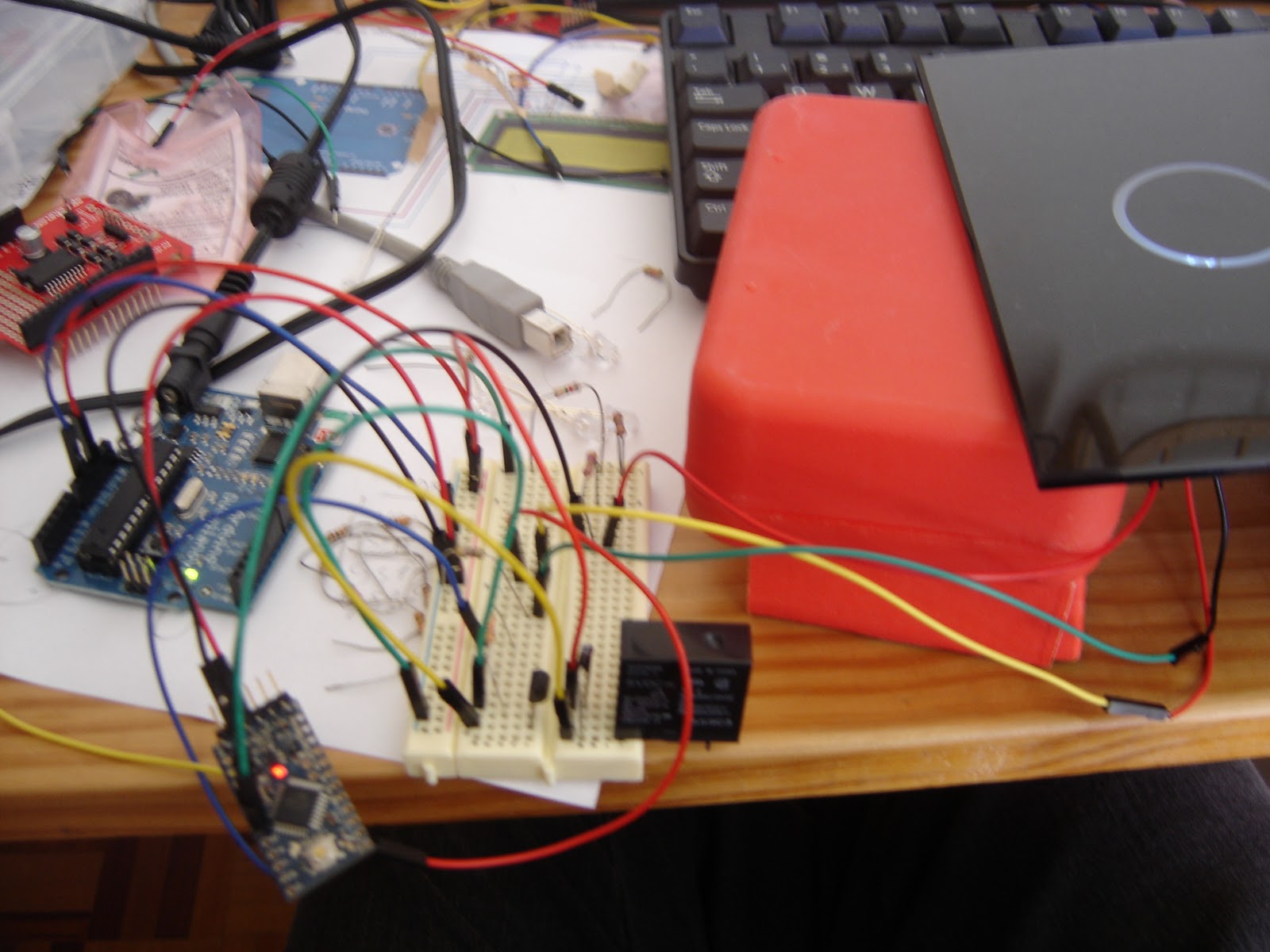 Crepúsculo Tecnológico: Interruptor "touch" com Arduino Pro Mini