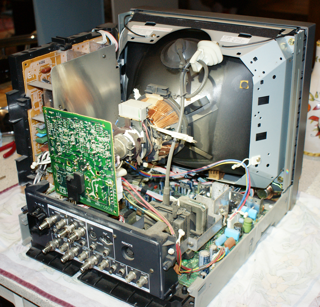 Sony PVM 1454QM Disassembly