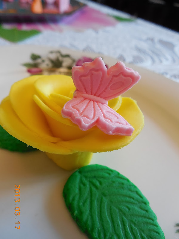 Trandafiri din zahar: Fluturi / fluturasi colorati din zahar praf, 100% ...