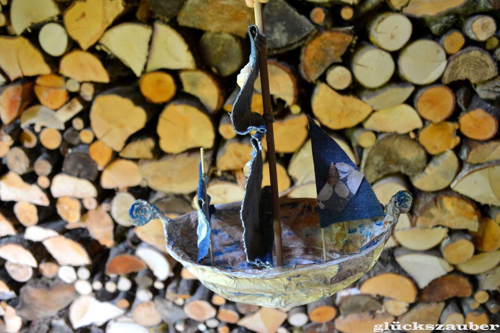 glückszauber : Diy: Segelschiff aus Pappmaché und Koala aus Muscheln