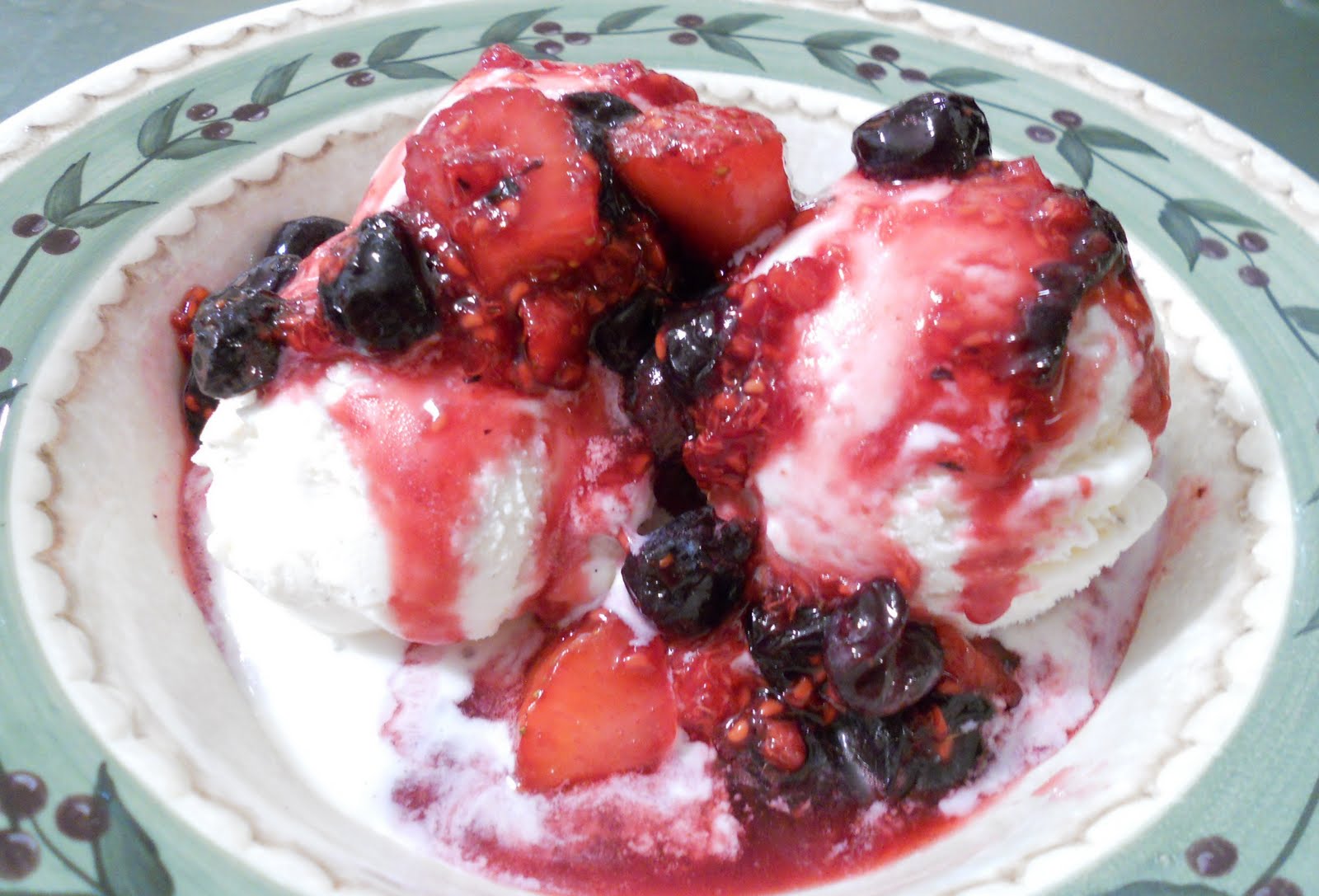 Mommy's Kitchen Creations: Triple Berry Sundae
