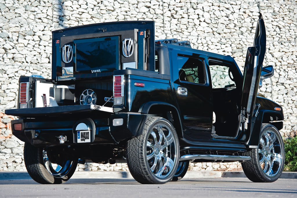 Stereo Tuning: Hummer H2 DUB style