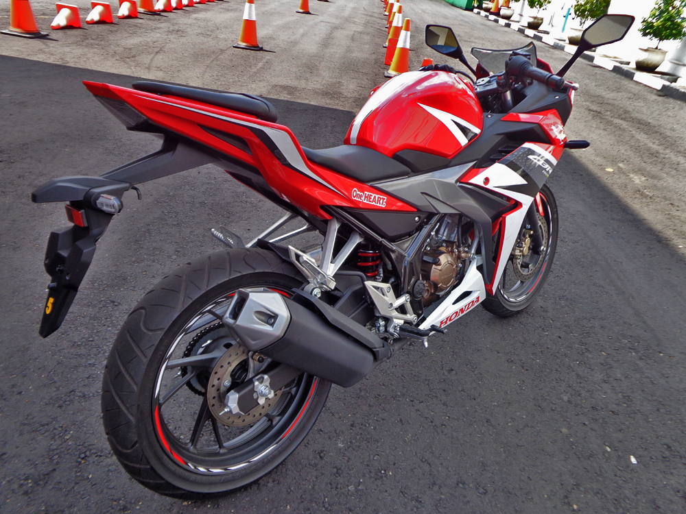 Galeri All New CBR 150R MY 2016 Honda Racing Red, Brodhol ATM'e Vrooh...