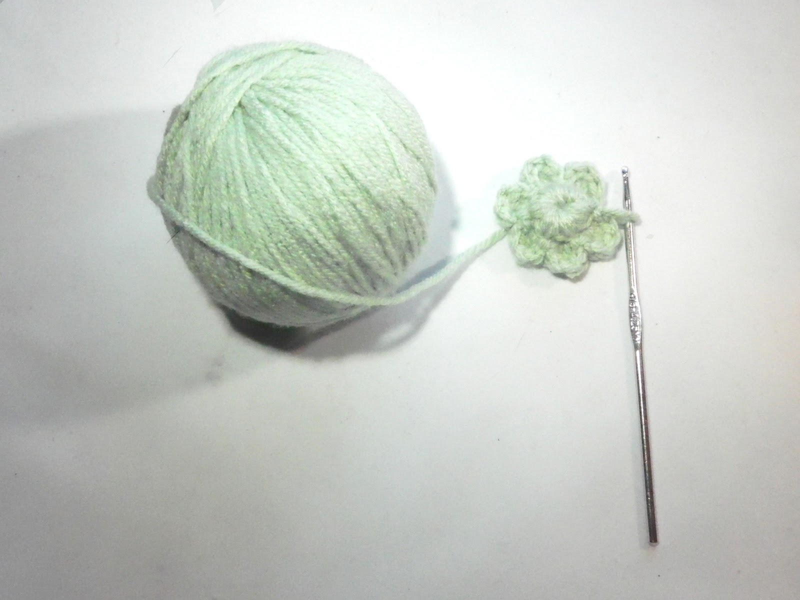 Handmade Happies: Easy Crochet Flower Magnets