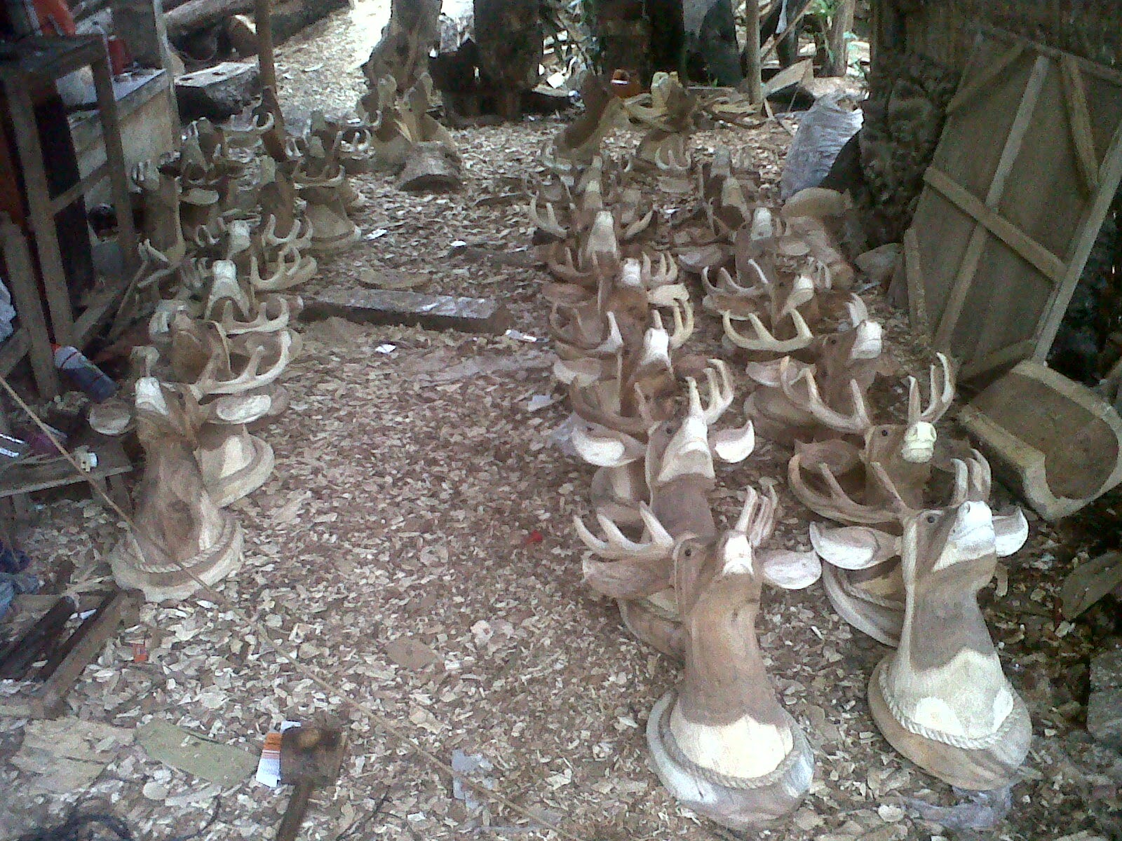 SATRIA SAGA GALERI..........: Patung Kepala rusa