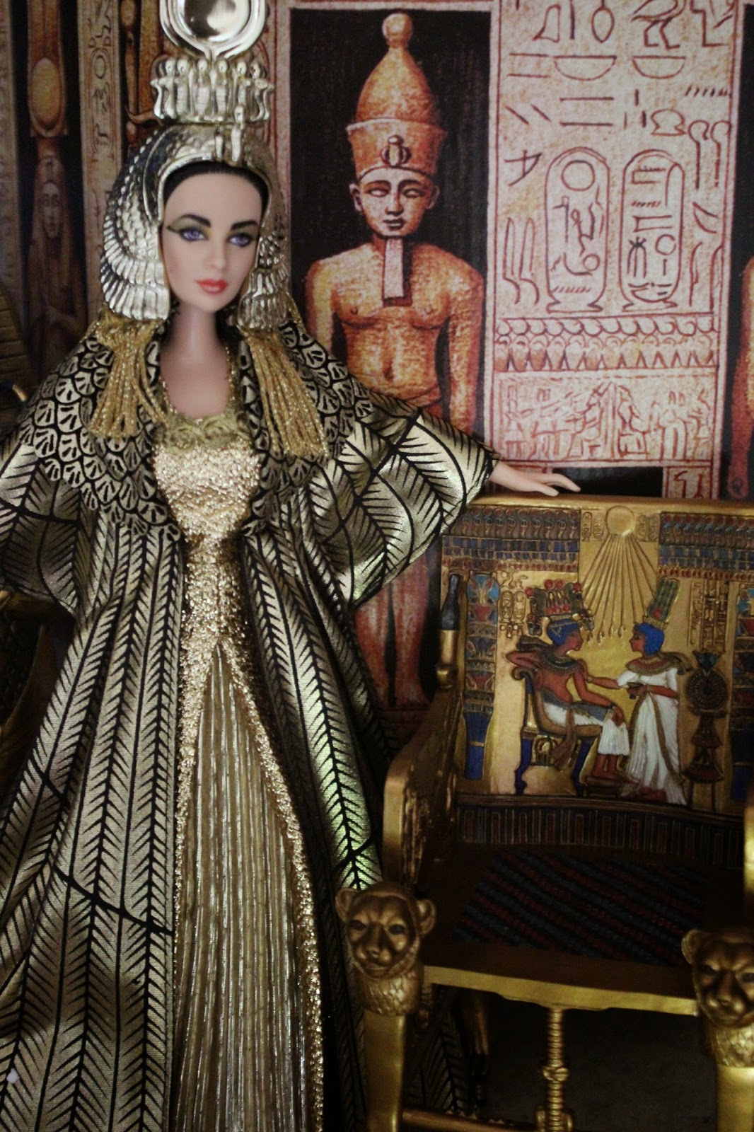 PLANET OF THE DOLLS: Doll-A-Day 158: Elizabeth Taylor as Cleopatra