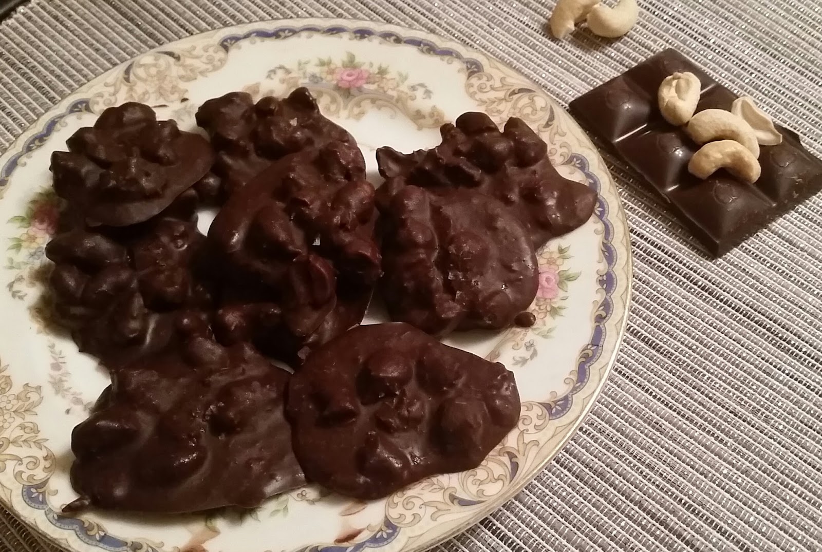 sweetcomfortkitchen: Salted Dark Chocolate Cashew Clusters