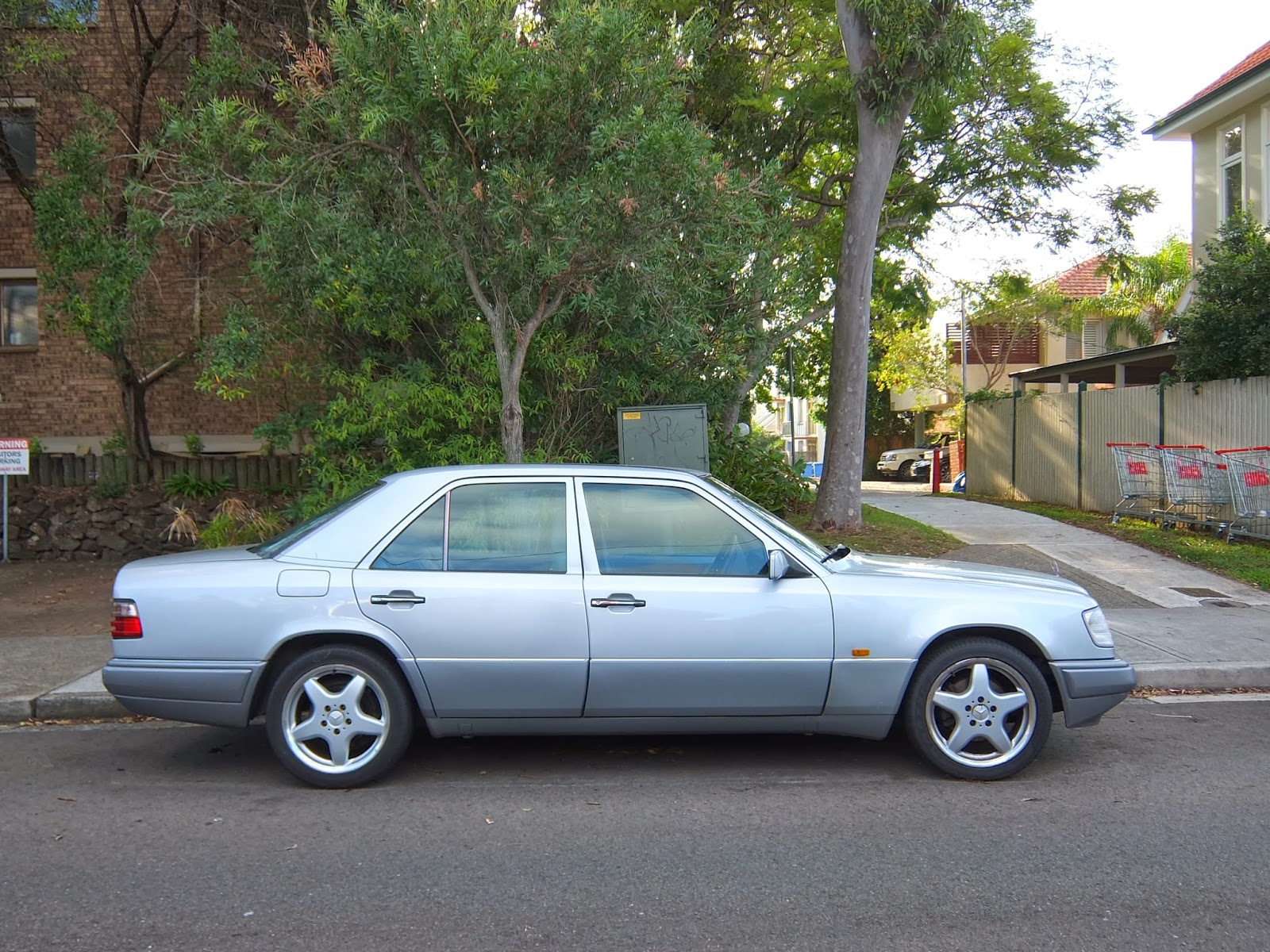 Aussie Old Parked Cars: 1995 Mercedes-Benz W124 E 320 Sedan