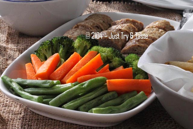 Galantine Daging Sapi & Ayam dengan Sayuran Rebus dan Kentang Goreng ...