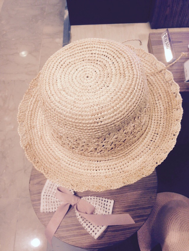 Small brim straw and flower - Straw hat sellers