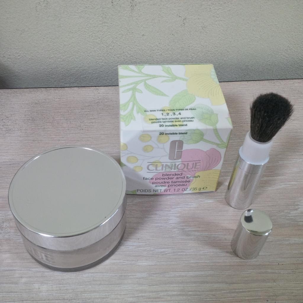 TheArcticStar's Tales: Review: Clinique Loose Powder / Blended Face Powder