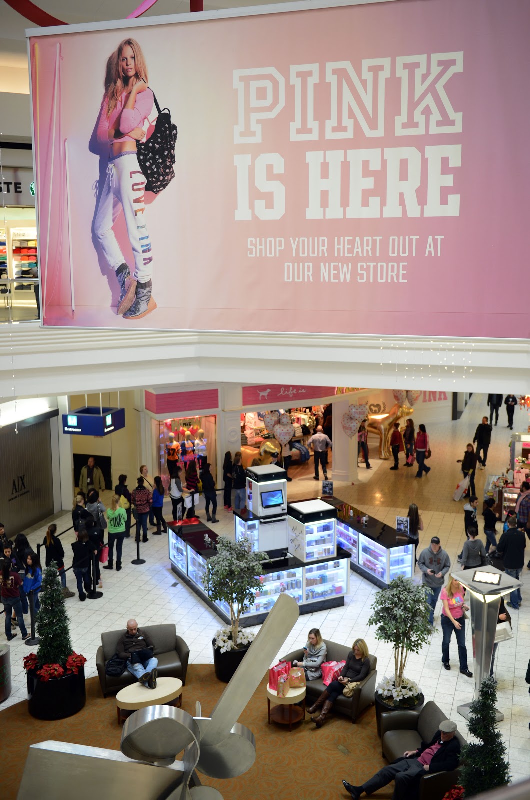 Model Jessica Hart Celebrated The Opening of The New Victoria’s Secret ...