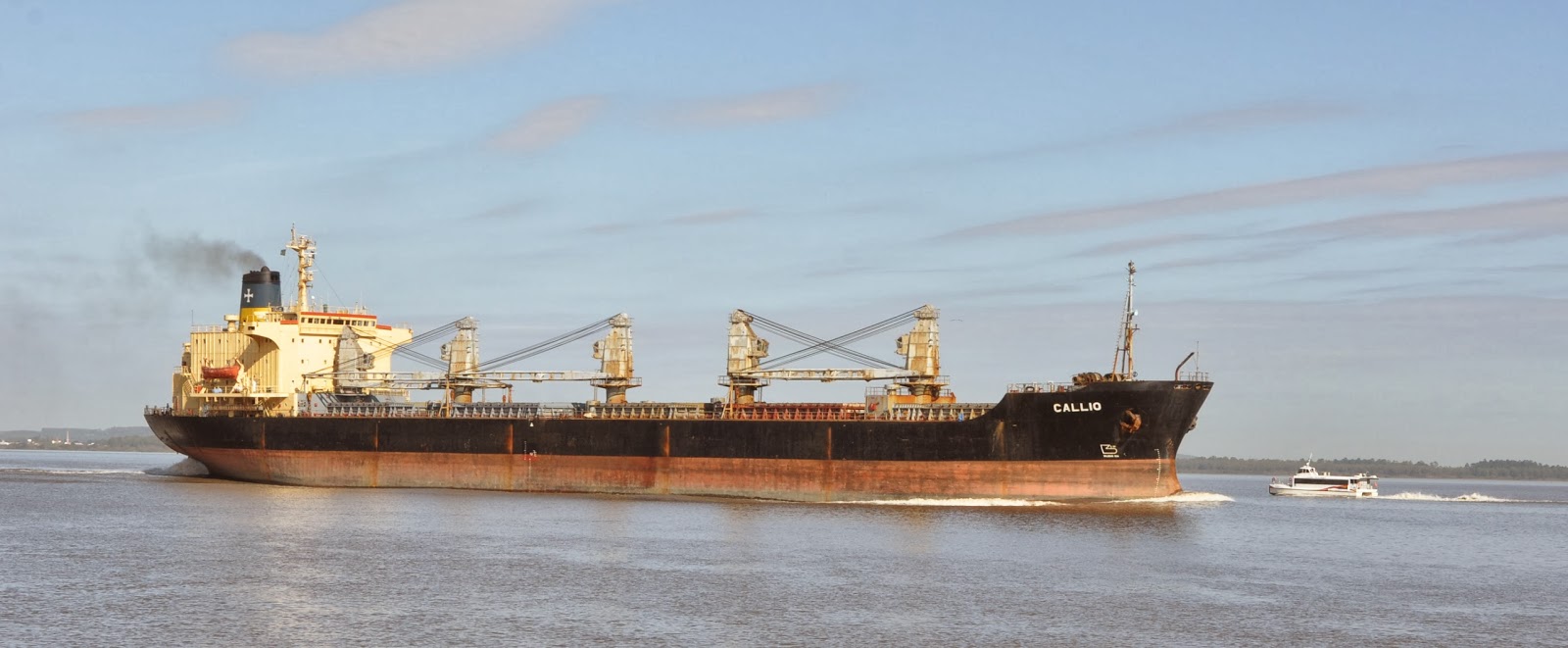 VCV ESTEIO: Navio mercante “Callio” atraca com sal em Porto Alegre.