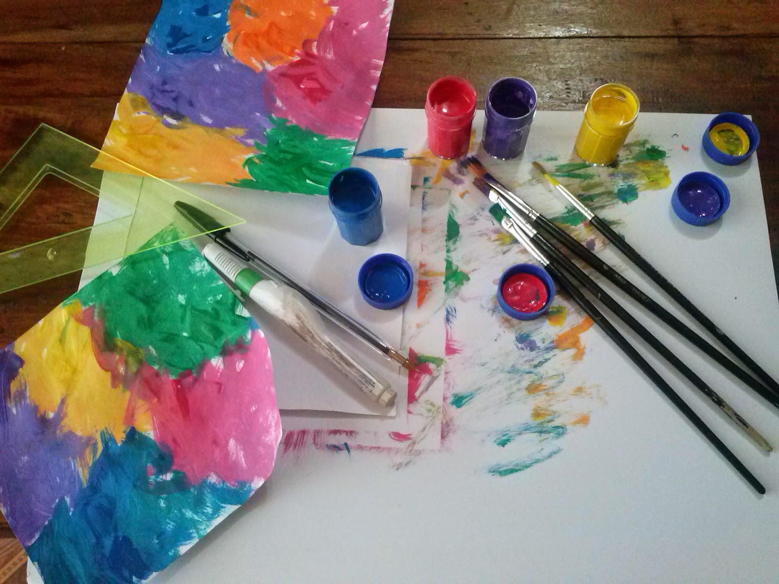 Gabriela Cazanga: Creacion de colores con diferentes elementos.