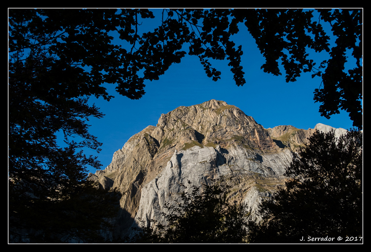 GR11 - Travesía del Pirineo Sur: Etapa 36. Candanchú – Refugio de Lizara