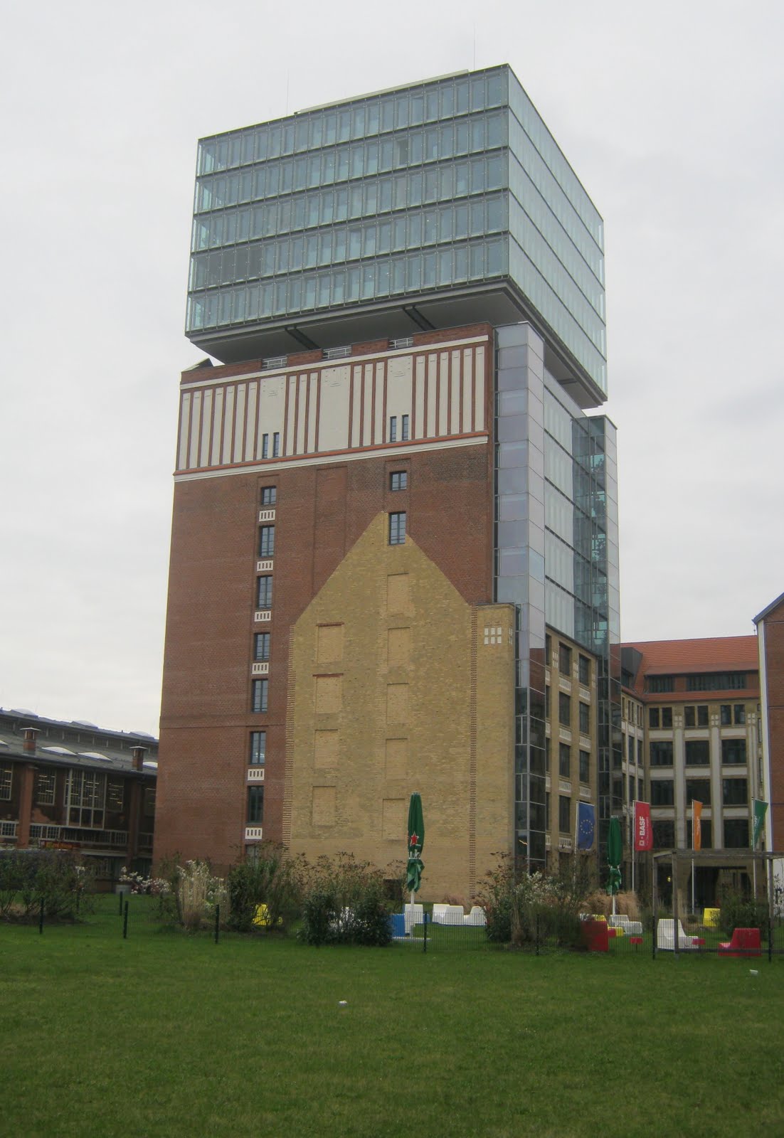 Redgirlrunsberlin: The BASF building