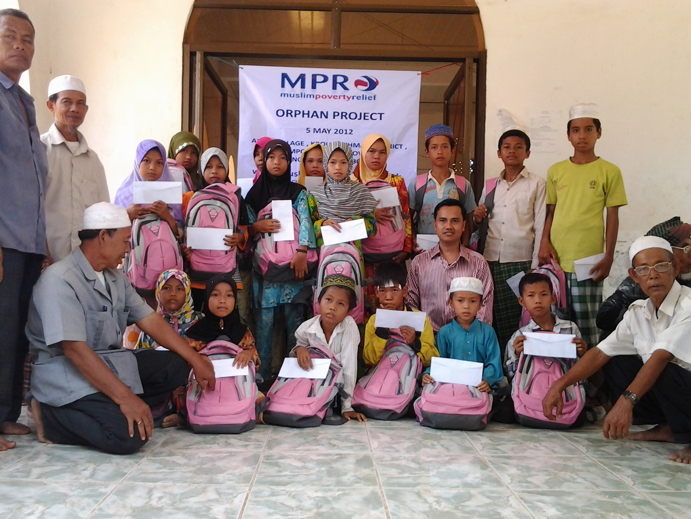 Champa: MUSLIM ORPHANS RECEIVED THE DONATION FROM MUSLIM POVERTY RELIEF ...
