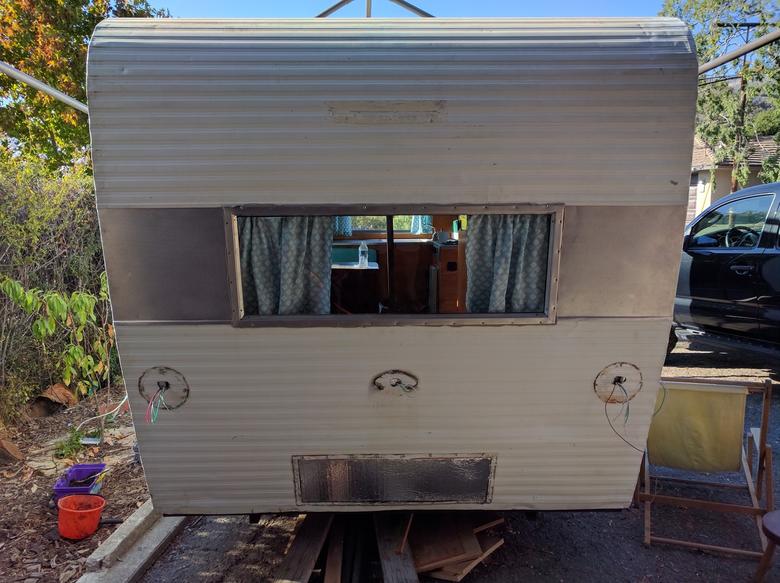 1965 Field and Stream Travel Trailer: Wrapping up the skins
