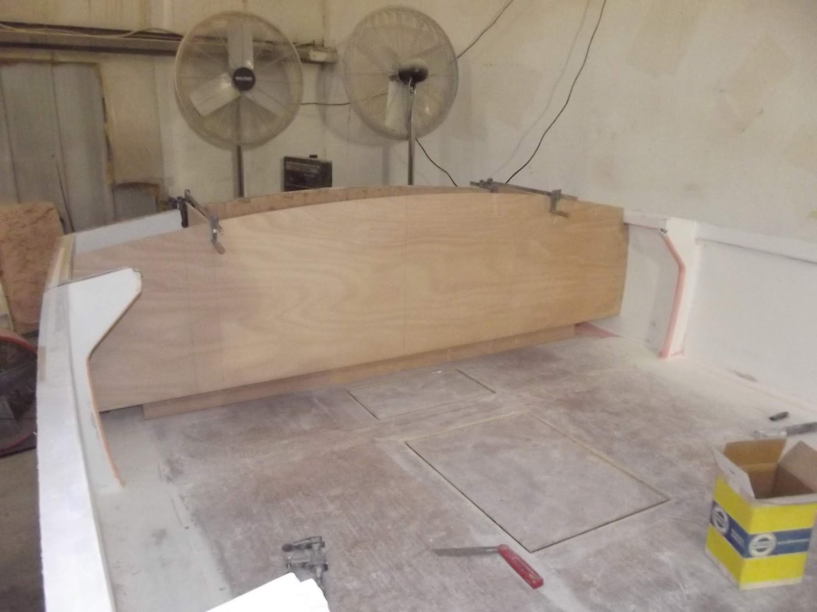 Dudley Dix Yacht Design: 26ft Sportfisherman Fish Box & Side Decks