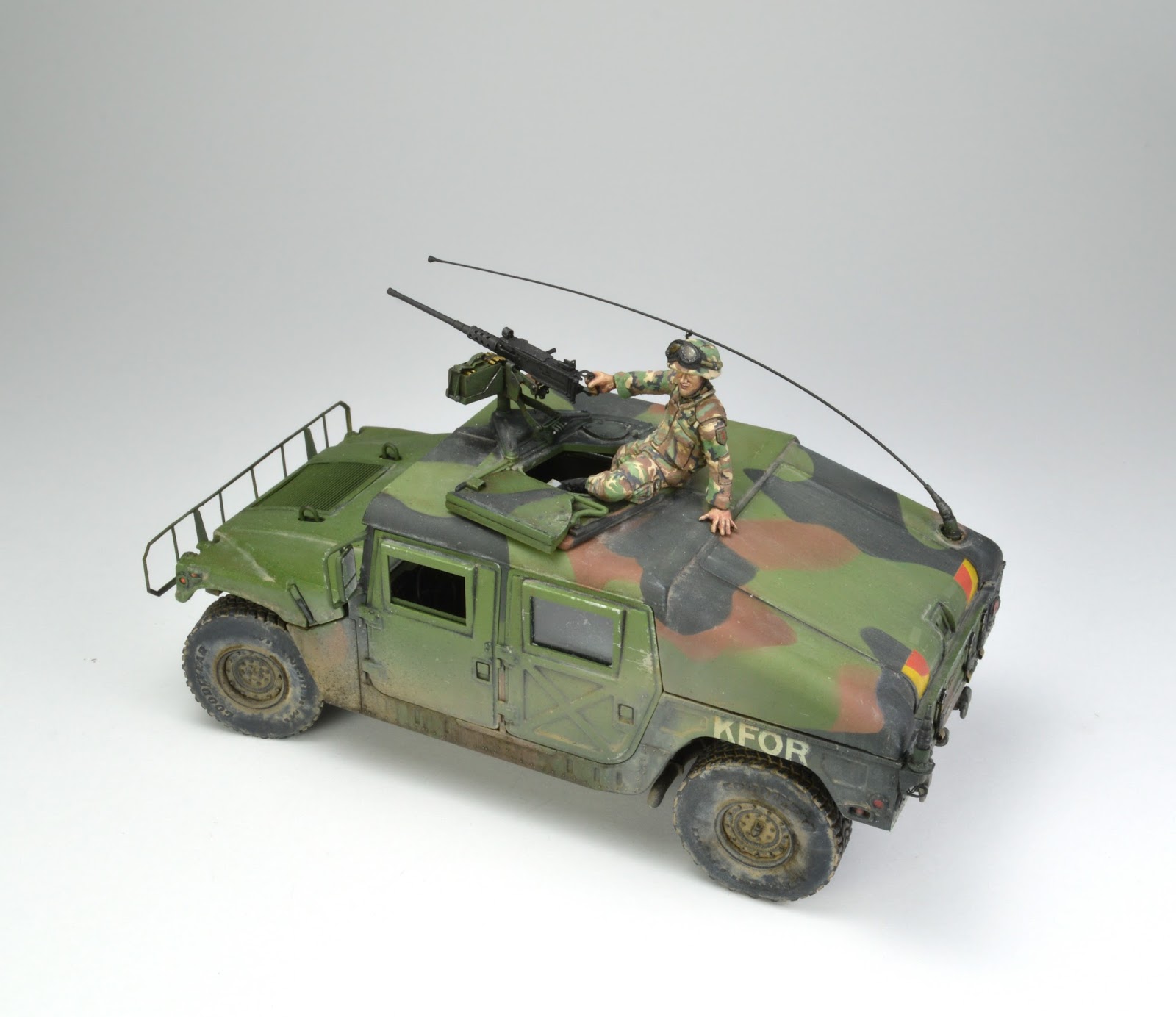Scale modeling addict: KFOR US army Humvee, 1999