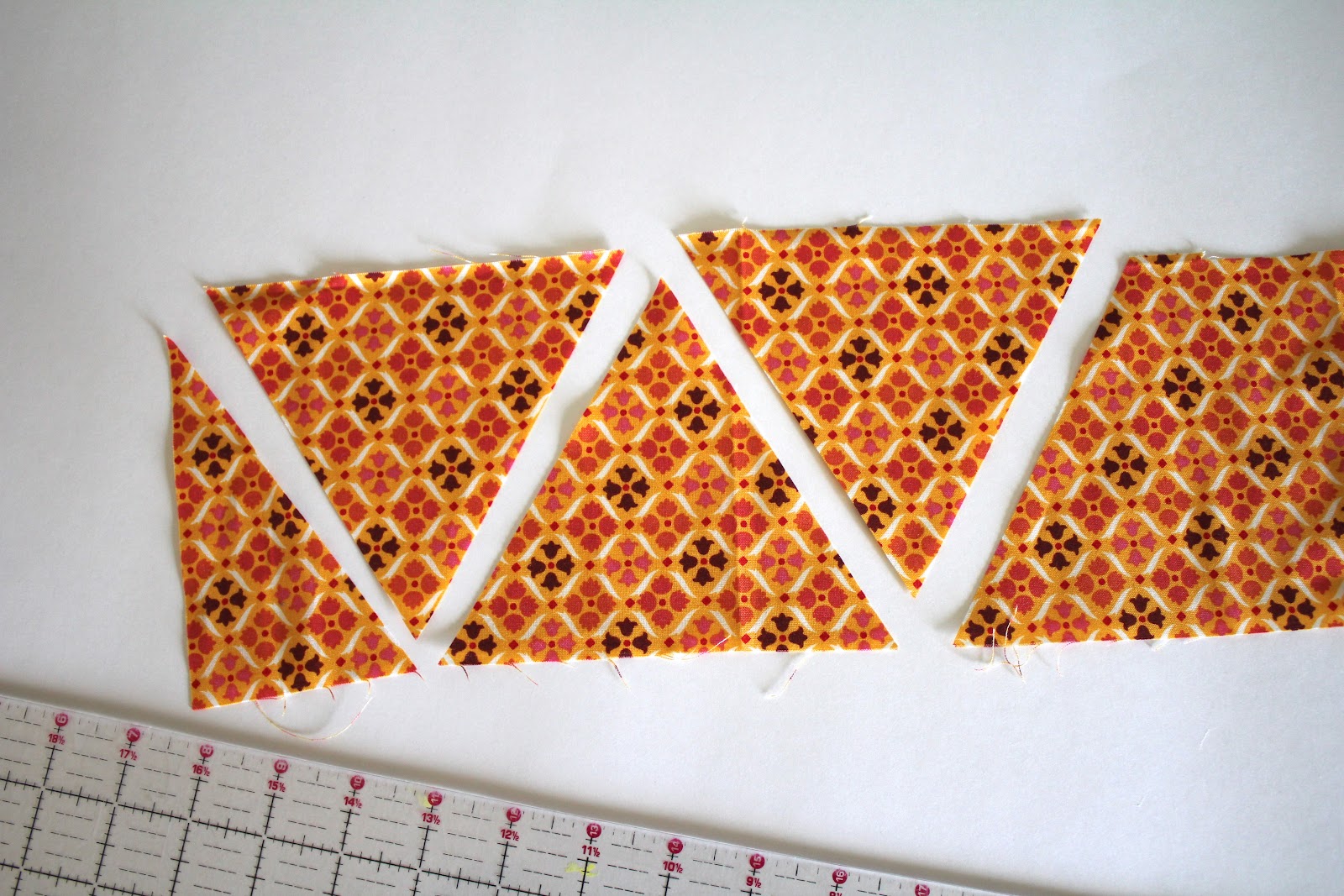 Frozen Knickers: DIY: 60 Degree Angle Triangle Quilt Tutorial