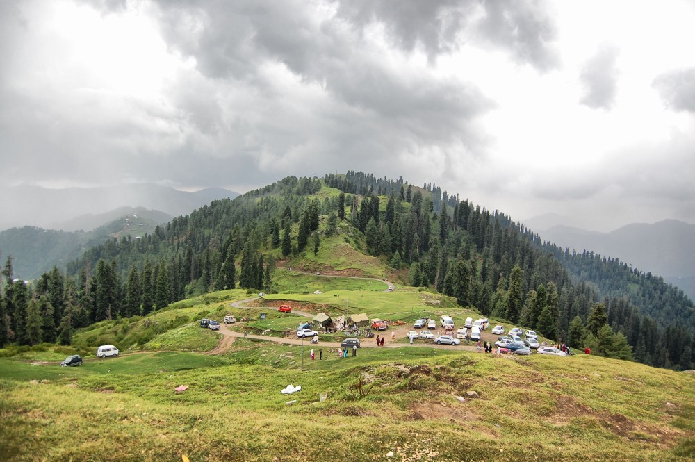 beauty of kashmir: ABOUT TOli peer and BANJOSA