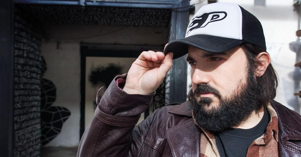 Piotta torna in tour con il singolo ‘Applausi al comandante’ - La Voce ...