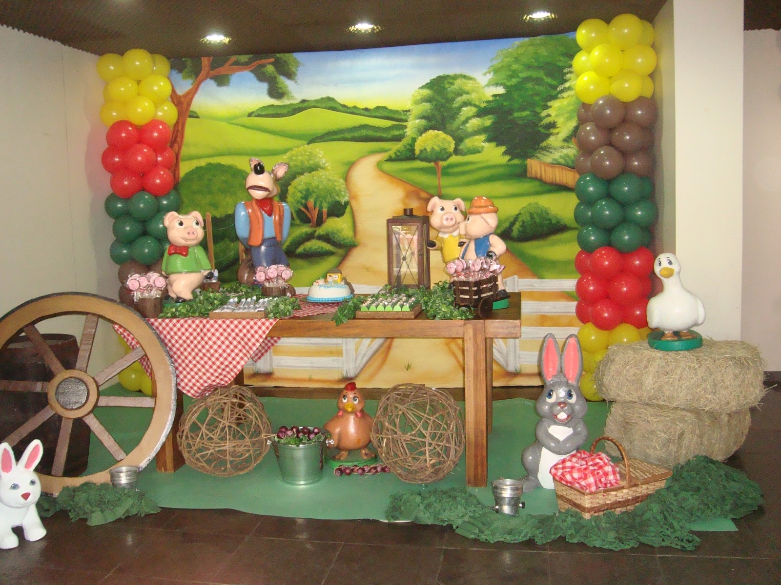 FANTASIE... FESTAS INFANTIS: Os 3 porquinhos em decoração clen com mesa ...