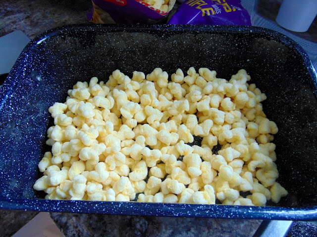 Crunchy Caramel Corn Puffs