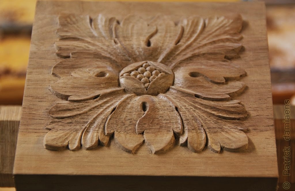 ORNAMENTAL WOODCARVER Patrick Damiaens: CARVING A ROSETTE IN WOOD ...