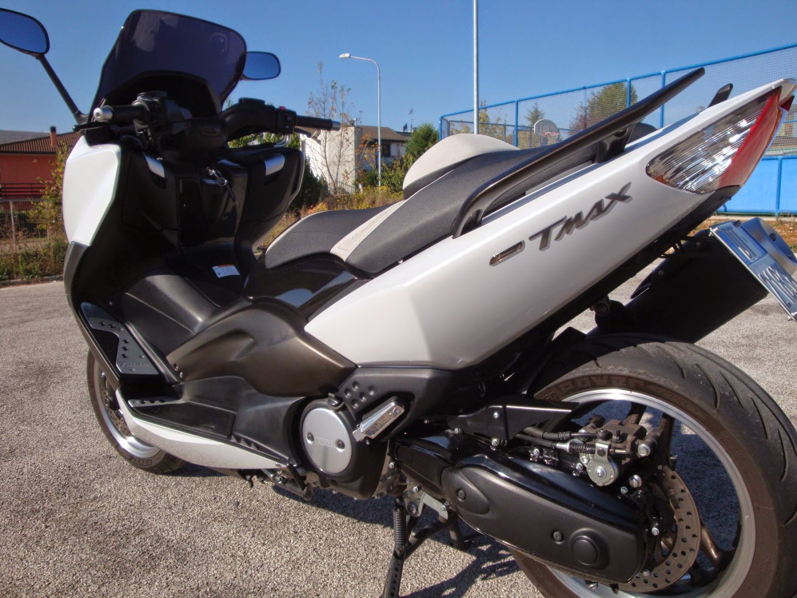 ...VEDILO QUI!: T-MAX WHITE MAX ANNIVERSARY 2010