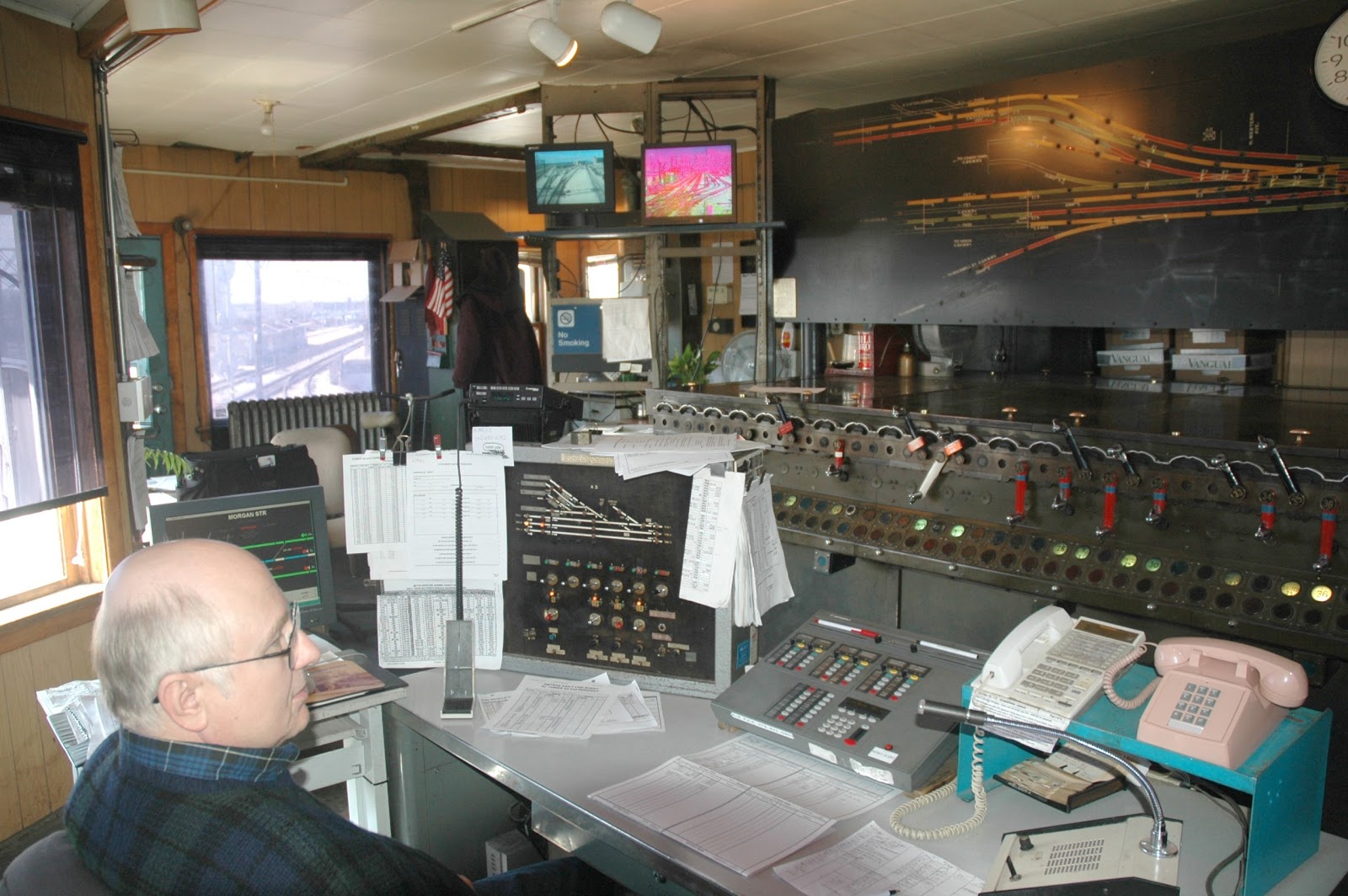 The Position Light: PHOTOS: METRA TOWER A-2 (Western Ave) Part 2 - Inside