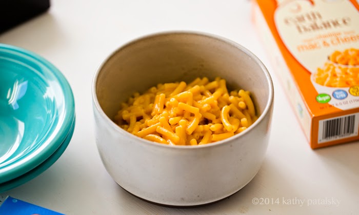 Review: Vegan Mac and Cheese in-a-Box from Earth Balance ...