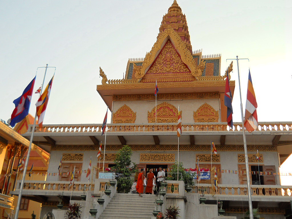 Thailand beyond solo backpacking: Wat Ounalom Monastery,Phnom Penh