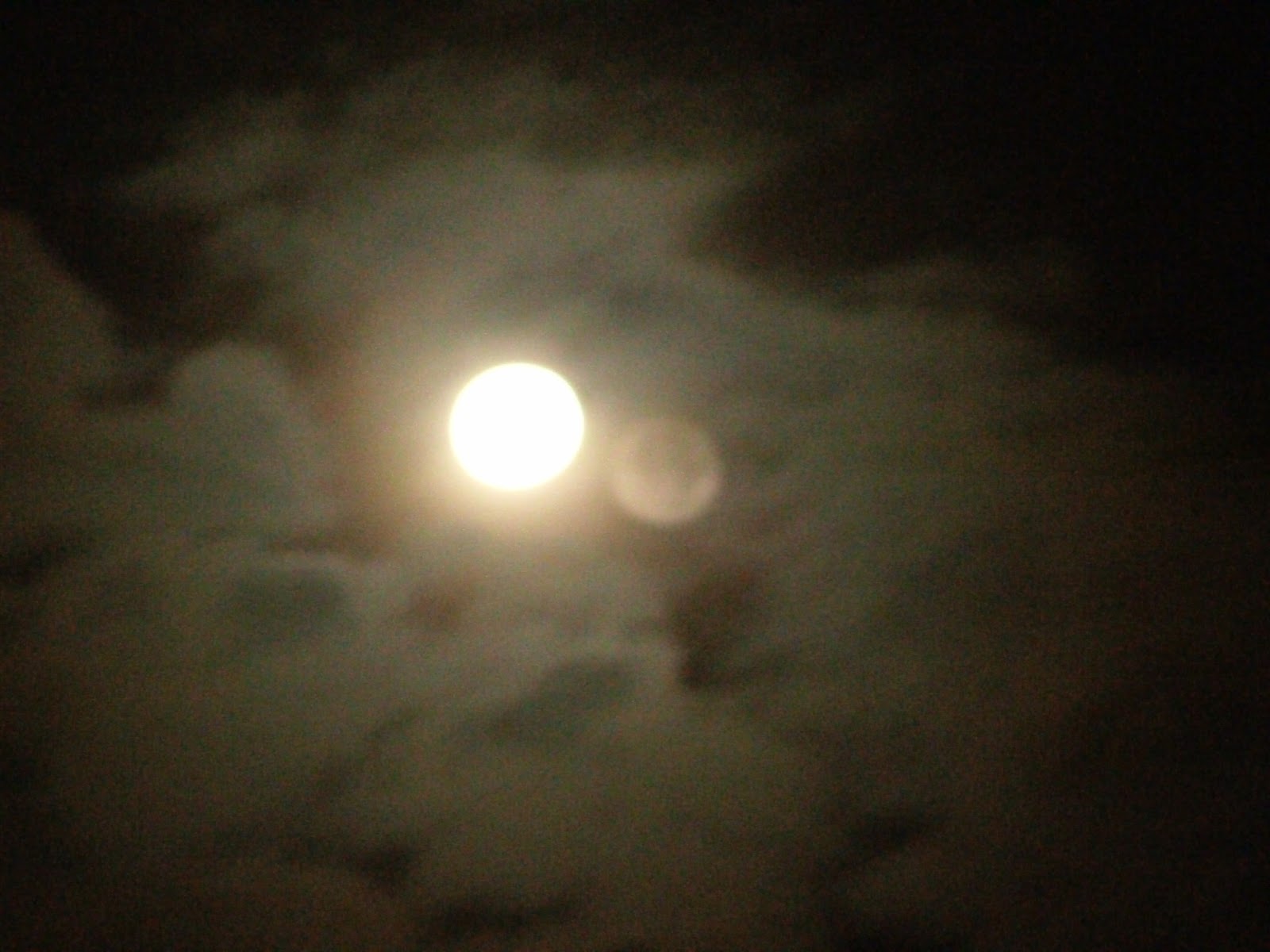 tungkol sa maliwanag na buwan