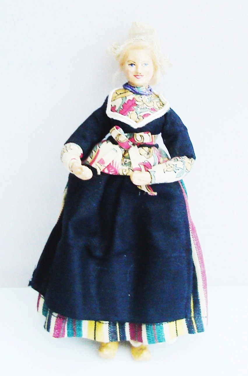 World Costume Dolls: DOLL MAKERS