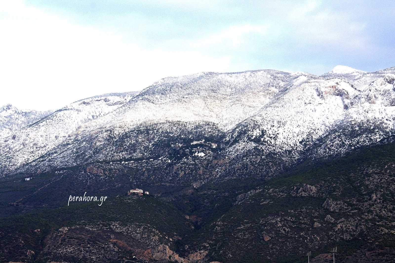 www.perahora.gr: ΛΟΥΤΡΑΚΙ: ΧΙΟΝΙΣΜΕΝΑ ΓΕΡΑΝΕΙΑ 5 ΦΩΤΟΓΡΑΦΙΕΣ
