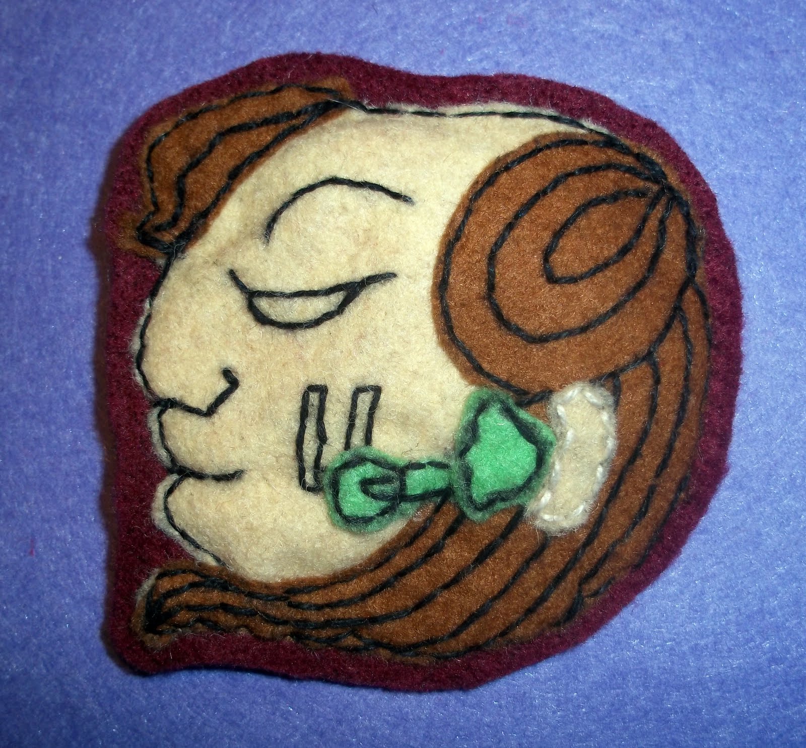 Broches mayas: Glifo de cabeza femenina