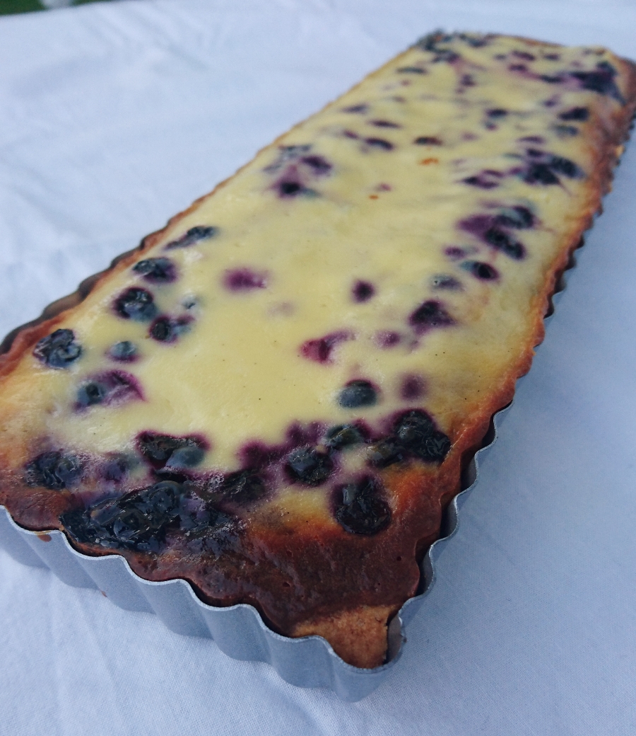 Mustikkapiirakka murotaikinapohjalla