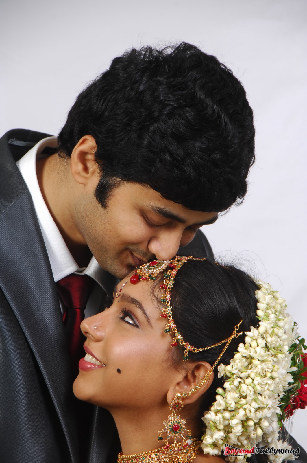 BeyondTollywood.Com: Pelli Pusthakam Movie Photos