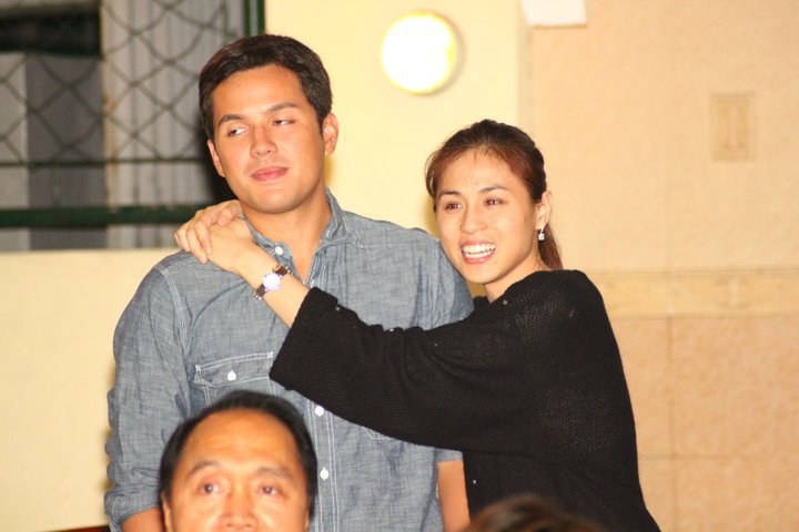 Gossip Actress: Toni Gonzaga with family & boyfriend Direk Paul