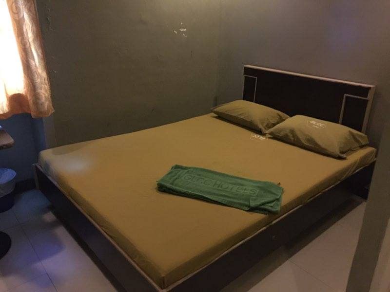 Motel Hopping: CREST HOTEL - CUBAO