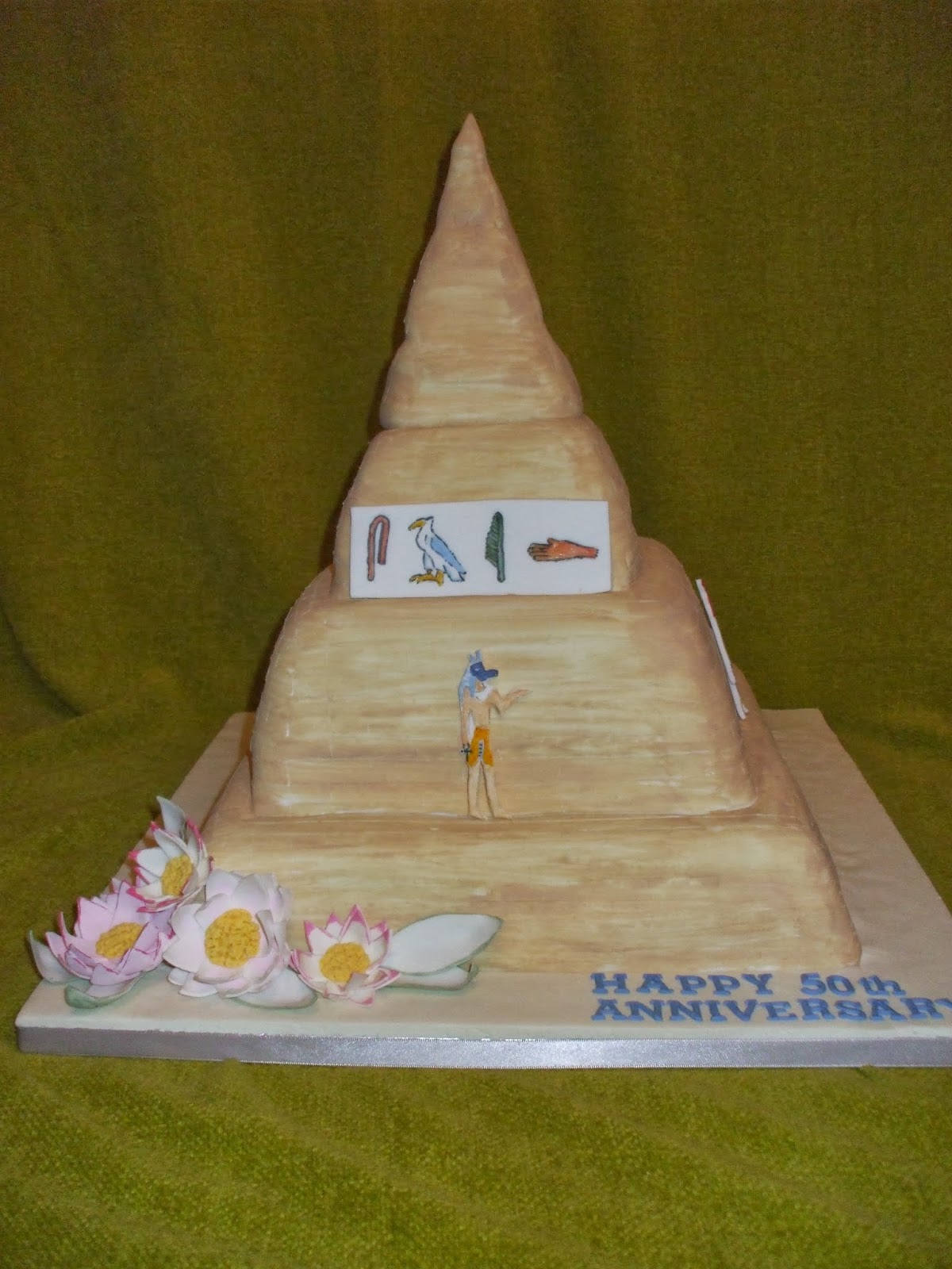 Designer Cakes by Sue : Wedding & Anniversary Cakes