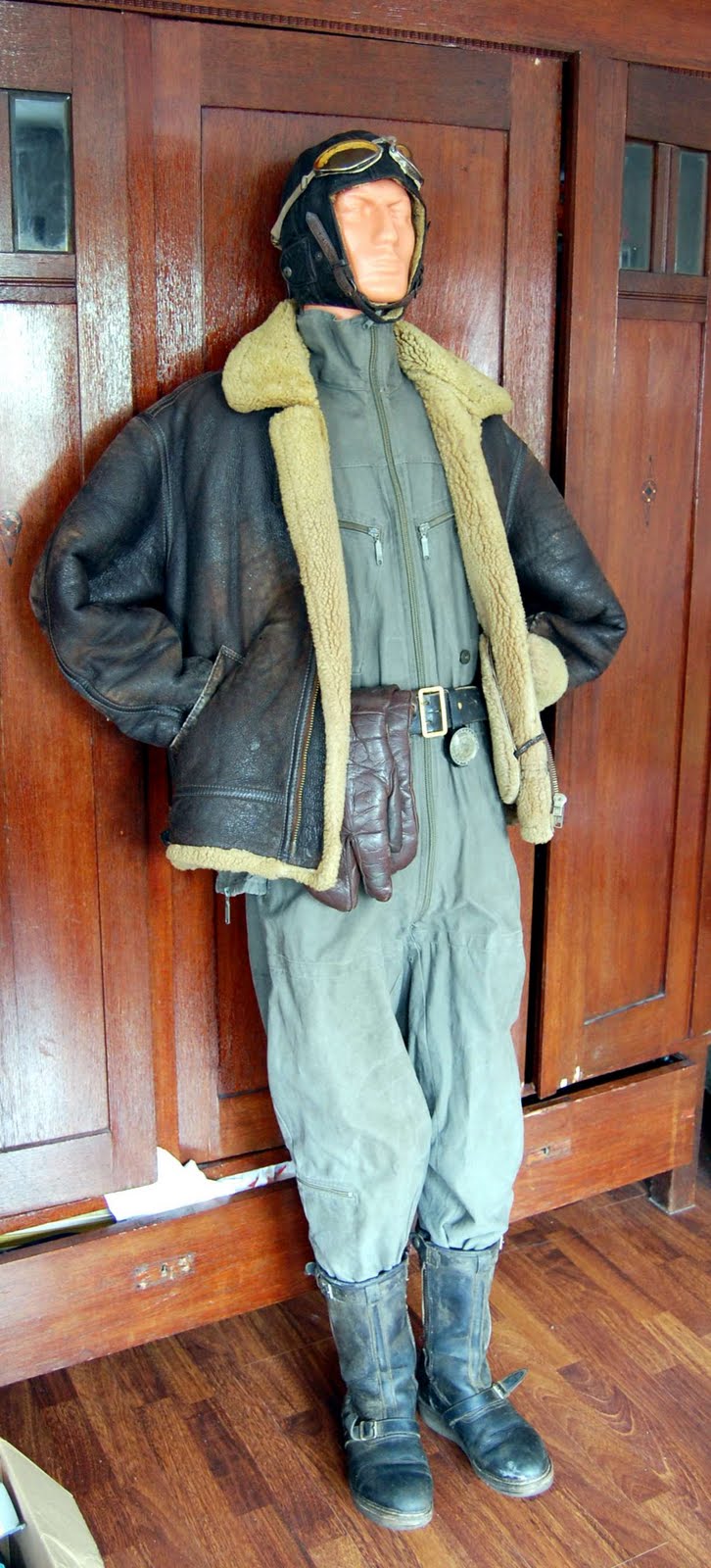 magazinul cu vechituri: militaria