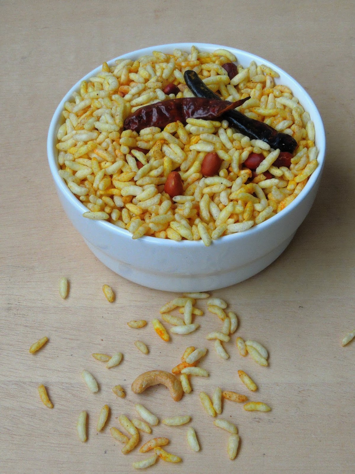 Priya's Versatile Recipes: Murmura Chivda/Spiced Puffed Rice Chivda