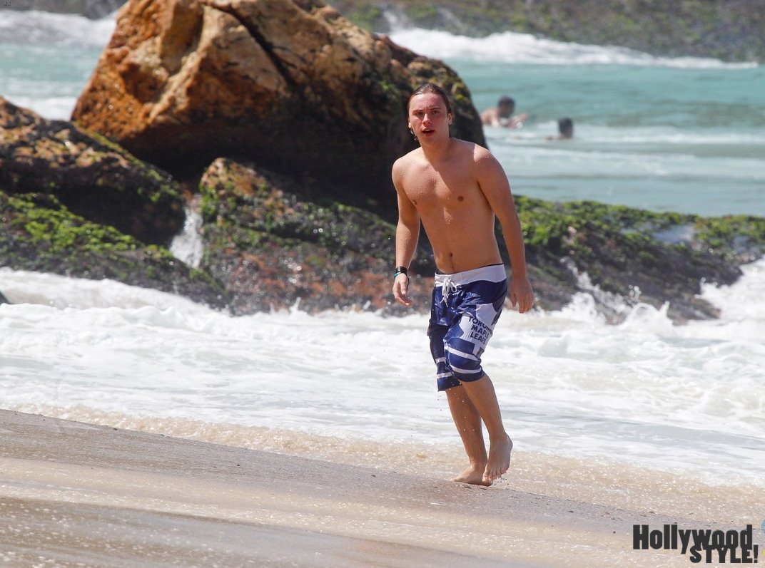 Los chicos Emblem3 muestran sus Beach Bodies en Río de Janeiro ...