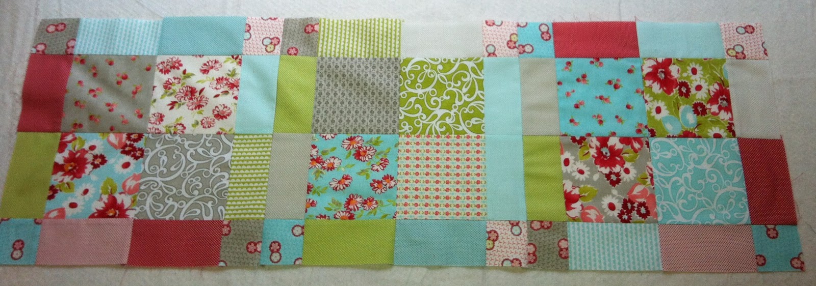 The Peony Teacup: Tutorial: Easy Disappearing 9 Patch Table Runner